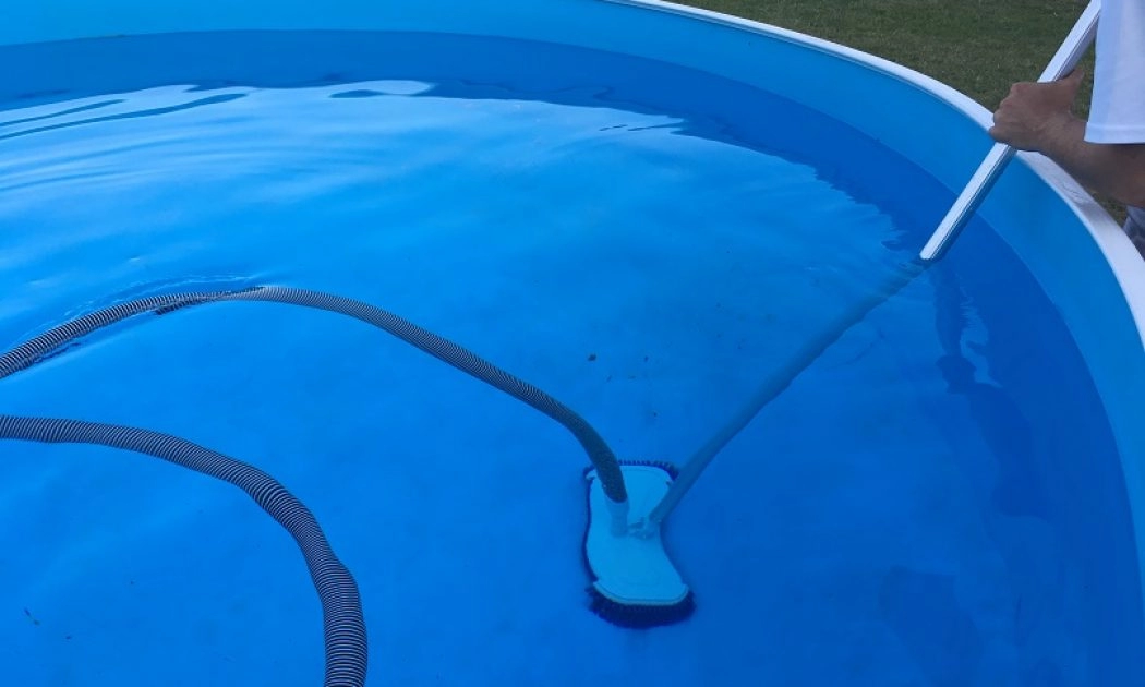 A few tips how to vacuum your pool